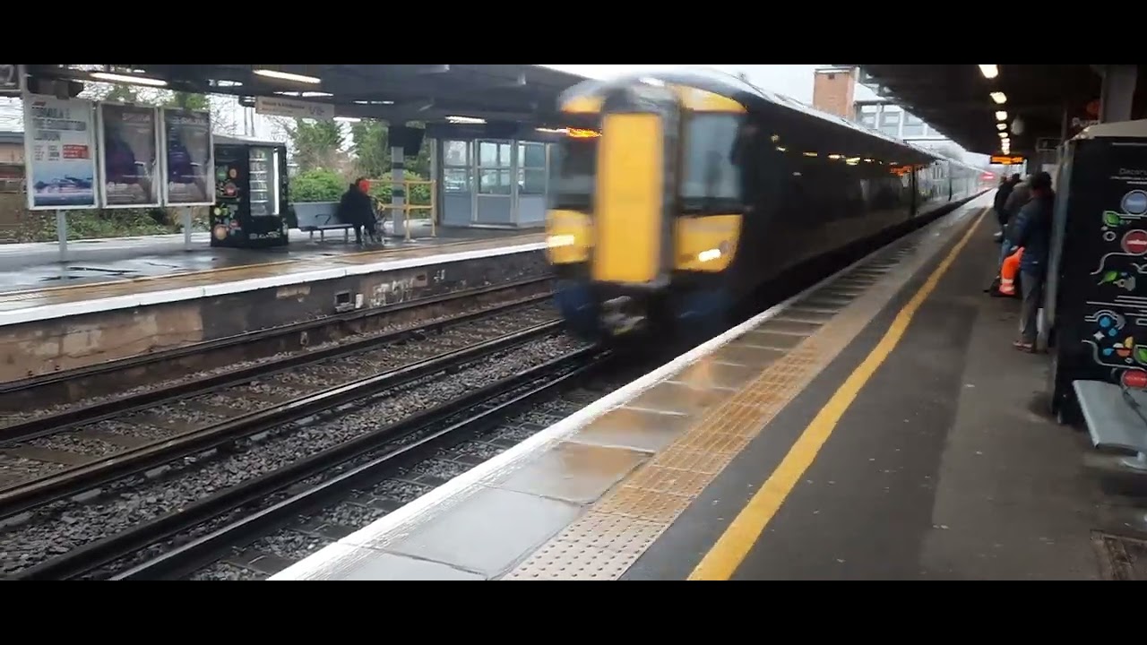 6 January 2025 Southeastern 375 Victoria Service Passing Though ...