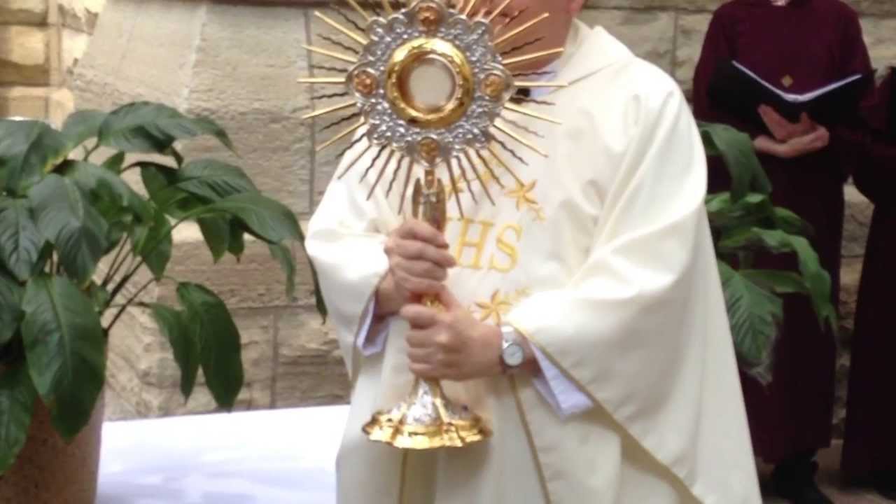 Corpus Christi: O Sacrum Convivium - YouTube