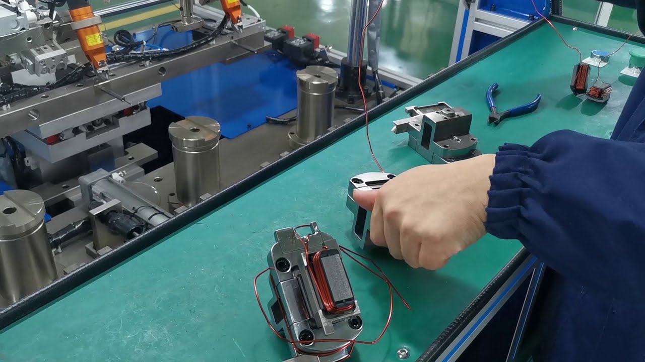 Automatic segmented stator winding machine-stator coil winder - YouTube
