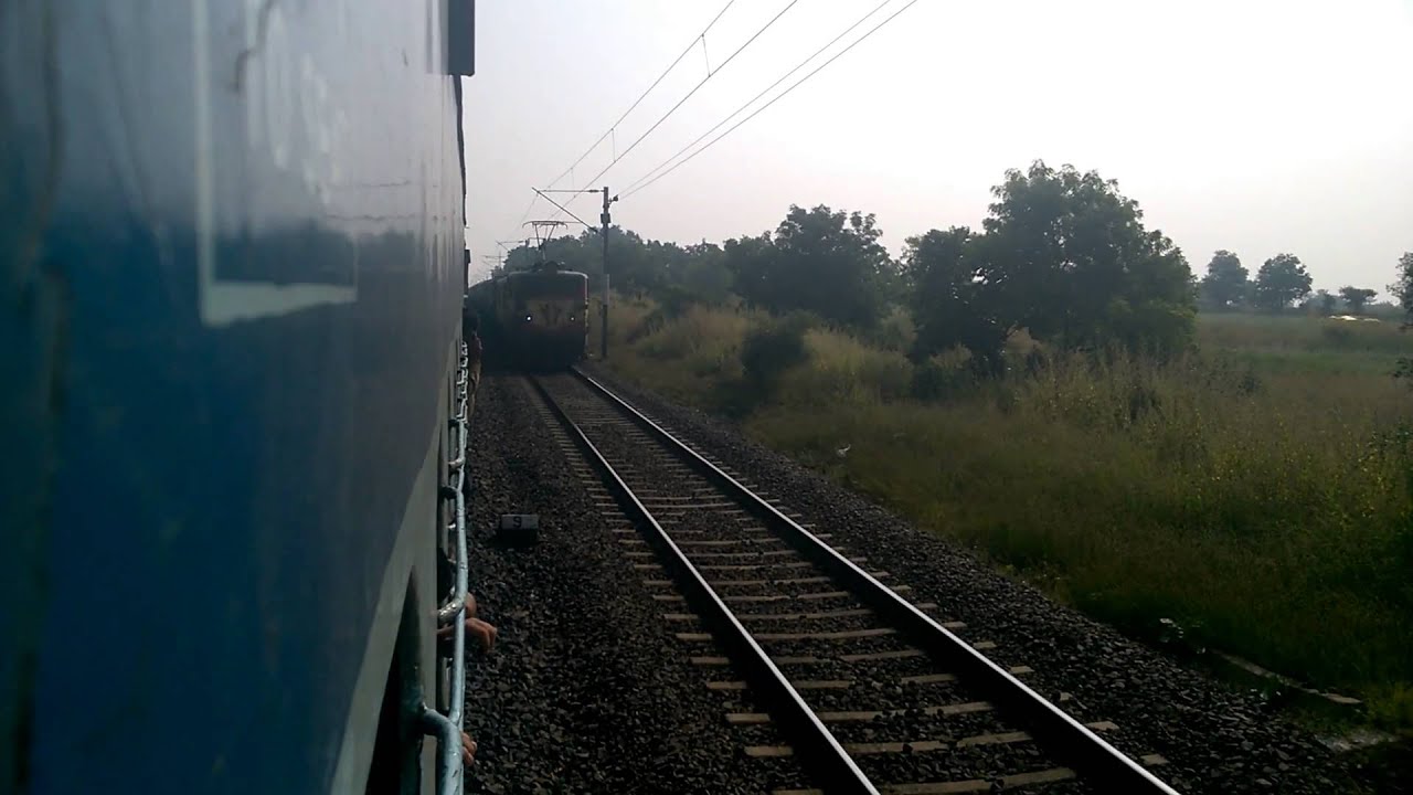 CROSSING OF WAM 4 Trains.! 12160 Amravati Express crossing 11453 Prerna ...