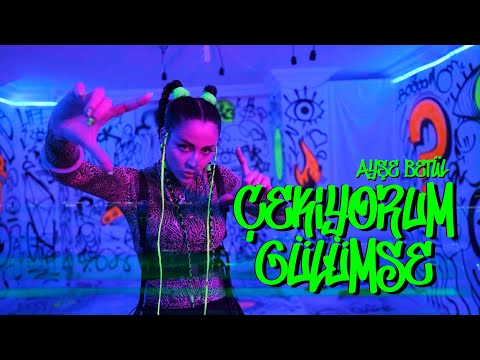 Ayşe Betül - Çekiyorum Gülümse (Official Music Video)