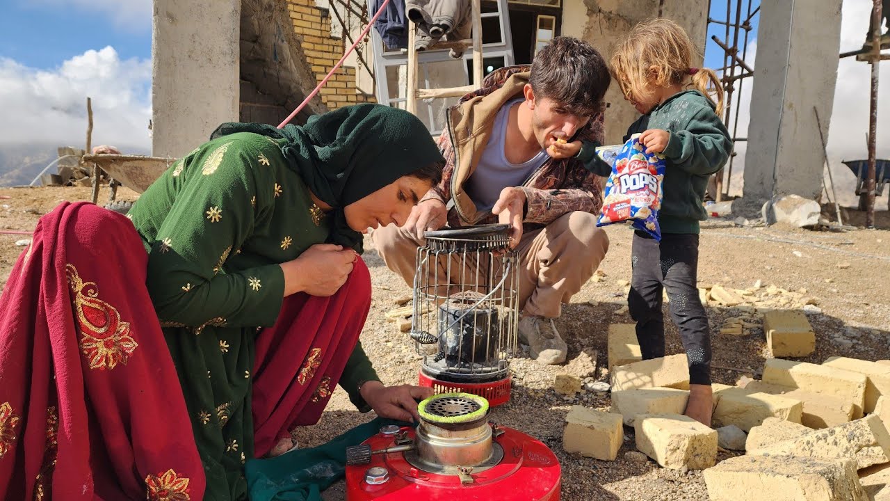Nomadic life in the village and building a castle in harsh rainy ...