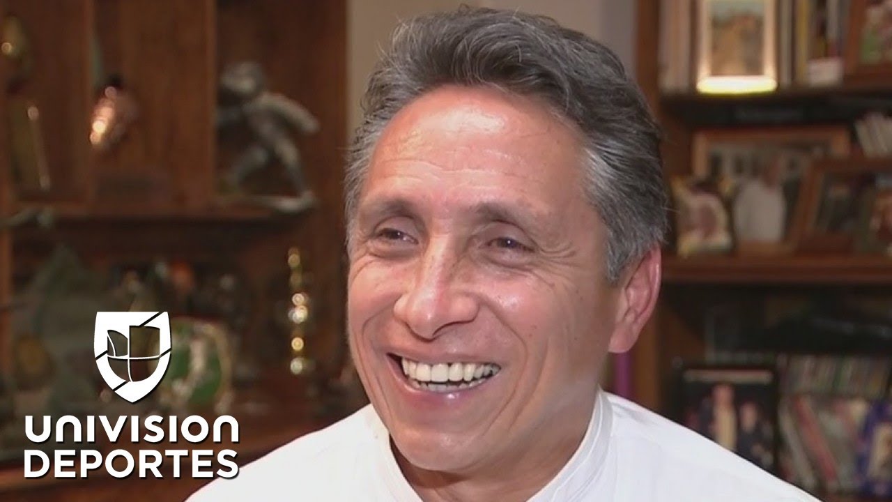 Manuel Negrete, orgulloso de ganarle a Pelé y a Maradona el premio al ...