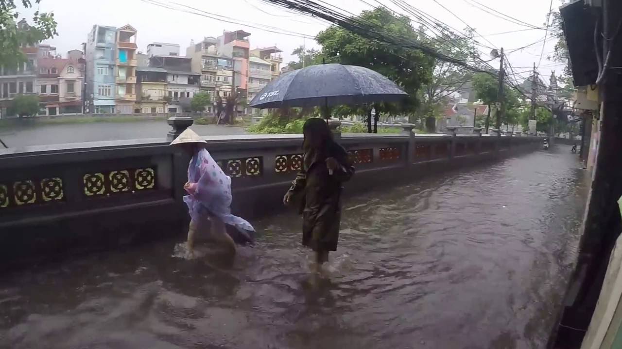 Typhoon in Hanoi, Vietnam (August 2016) - YouTube