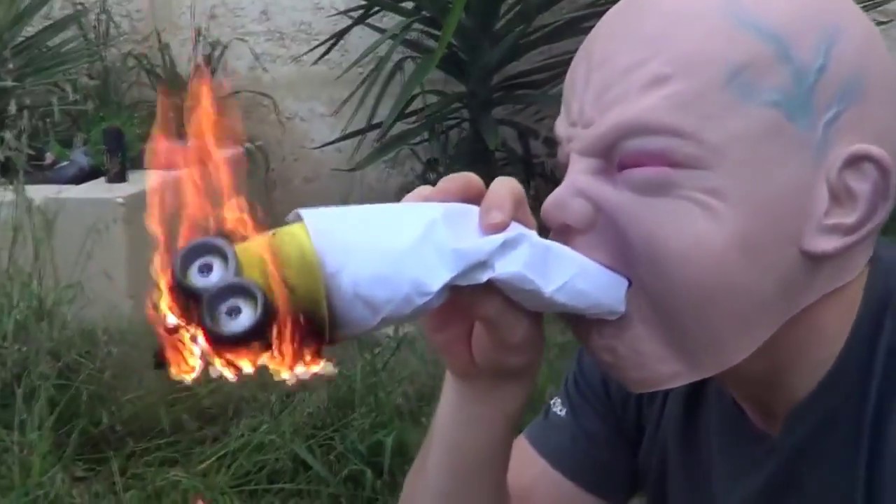 Smoking a Minion Blunt - YouTube