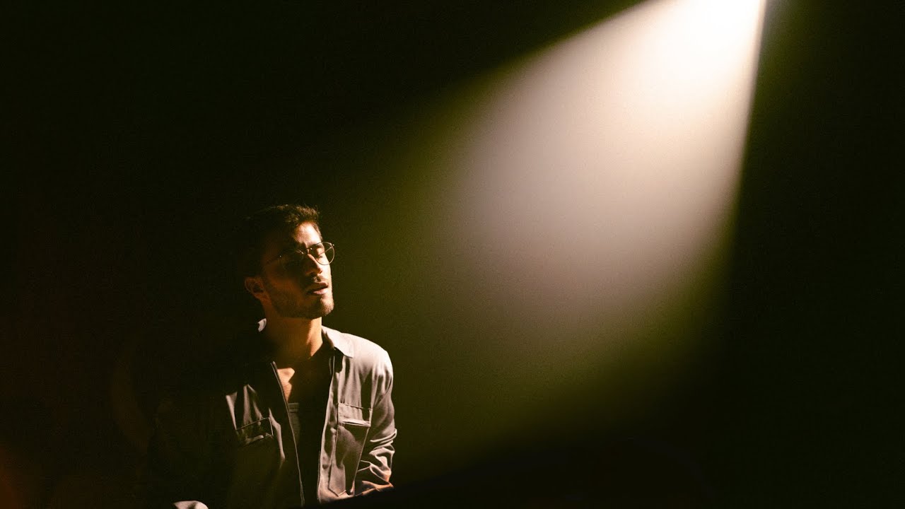 Carlos Félix - UM AMOR ASSIM (videoclip oficial) - YouTube