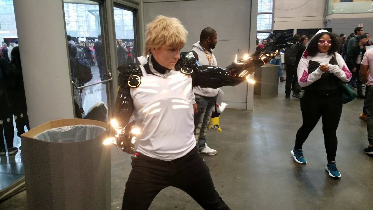 Genos Cosplay at Anime NYC 2018 - YouTube