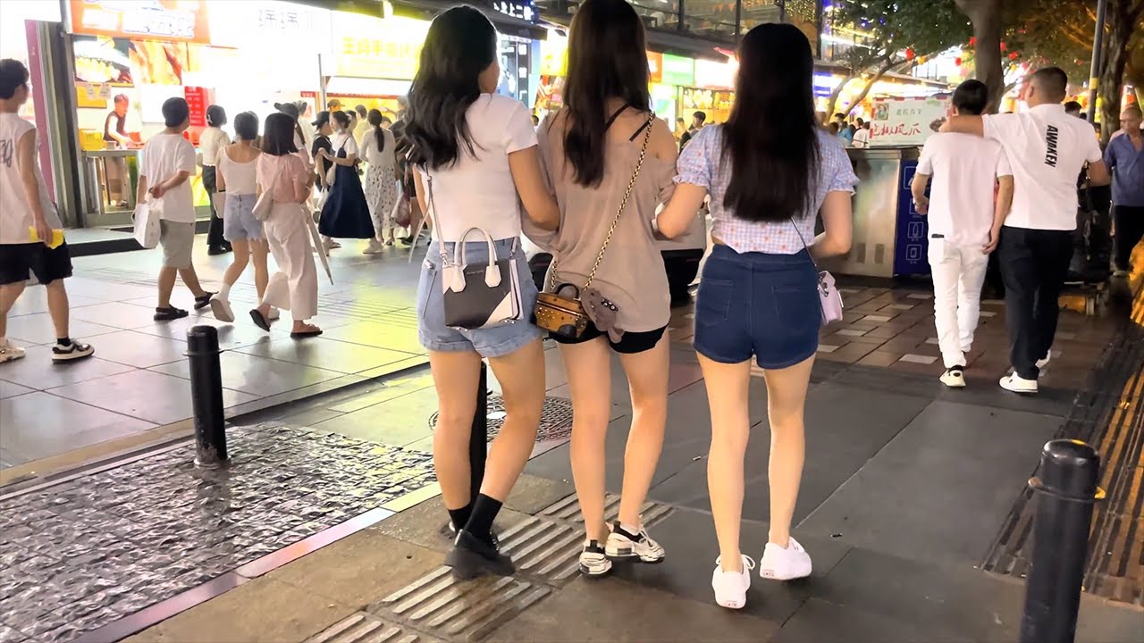 中国重庆美女最多的地方，大饱眼福。The place with the most beautiful women in Chongqing ...