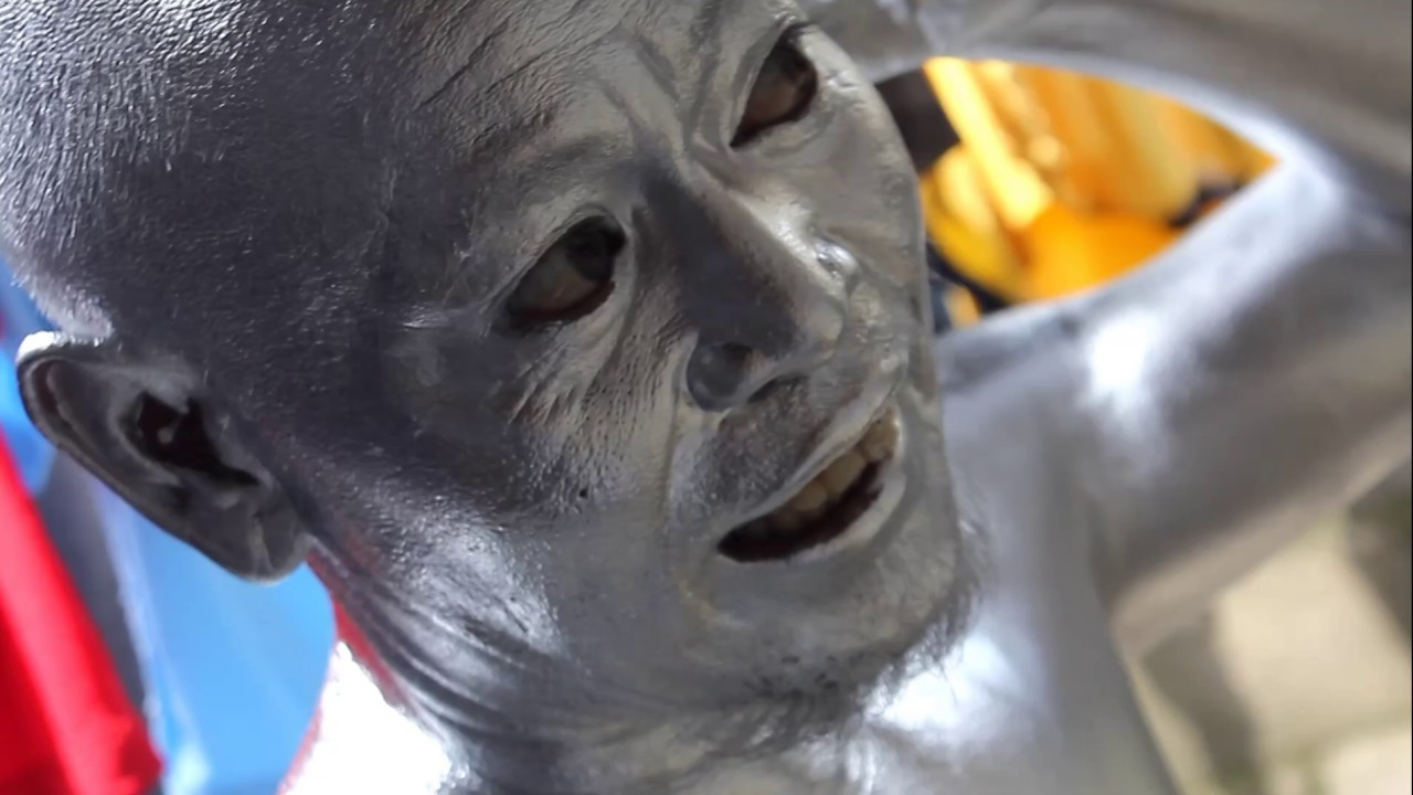 Manusia Silver : Seni, Ekspresi, dan Eksistensi Seniman Jalanan - YouTube