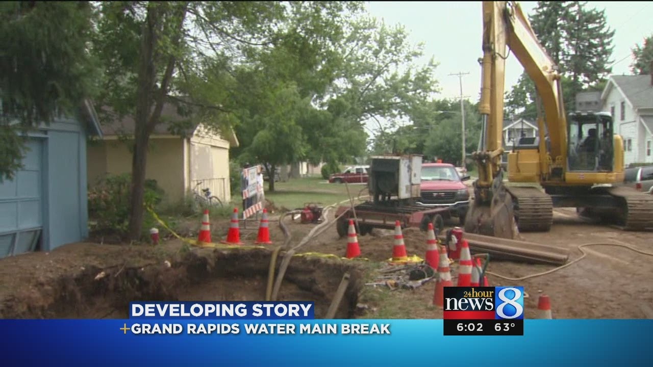 Water main breaks in Grand Rapids - YouTube