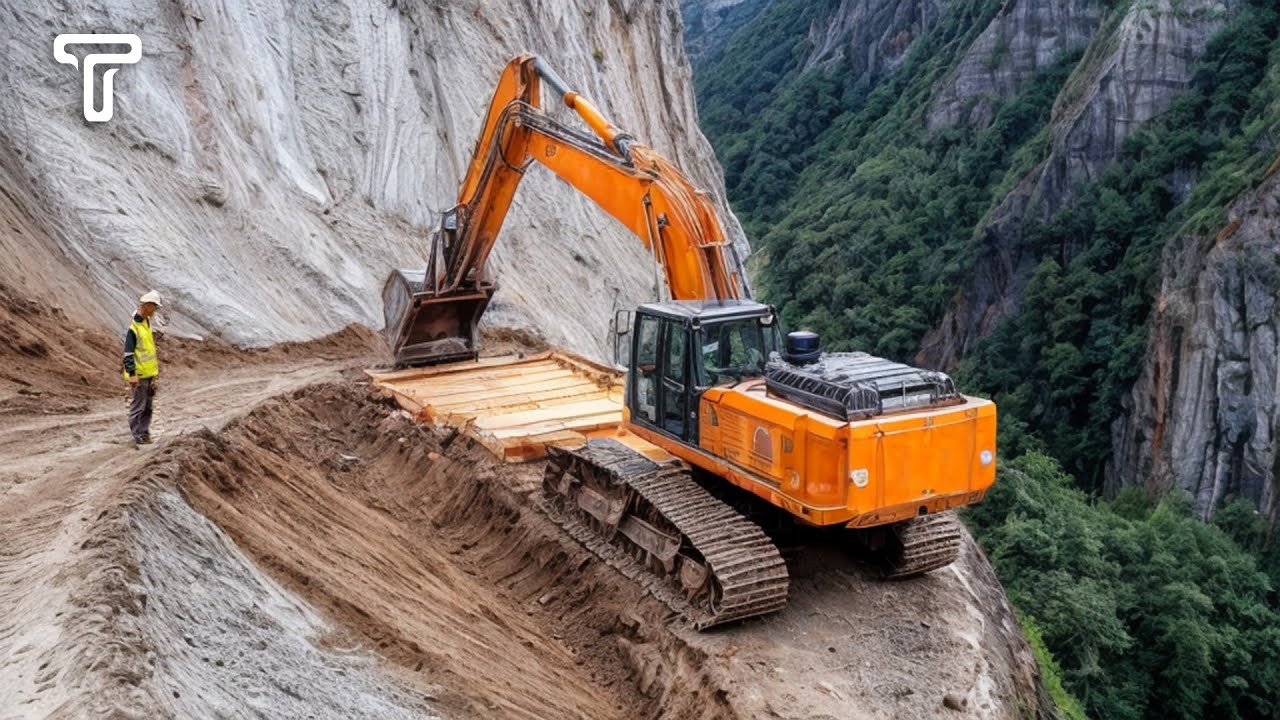 Extreme Excavator Skills on Dangerous Terrain – Heavy Equipment ...