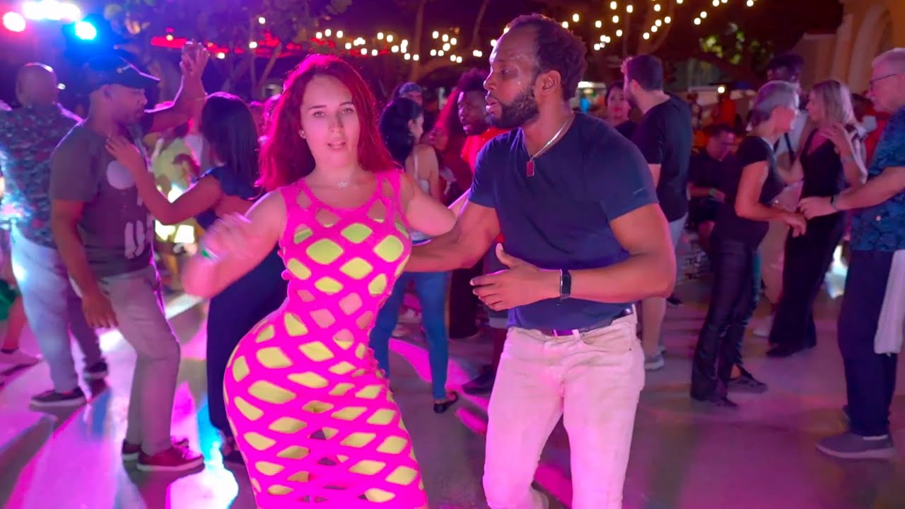 Cubano y Rusa Bailando Salsa | Yunior y Lera | Festival de la Salsa ...