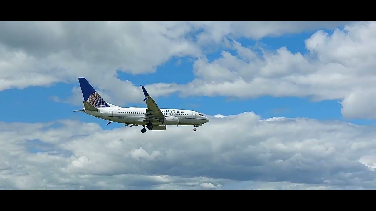 UNITED Reg. N24736 BOEING 737 724 FROM HOUSTON FLIGHT UA1536 - YouTube