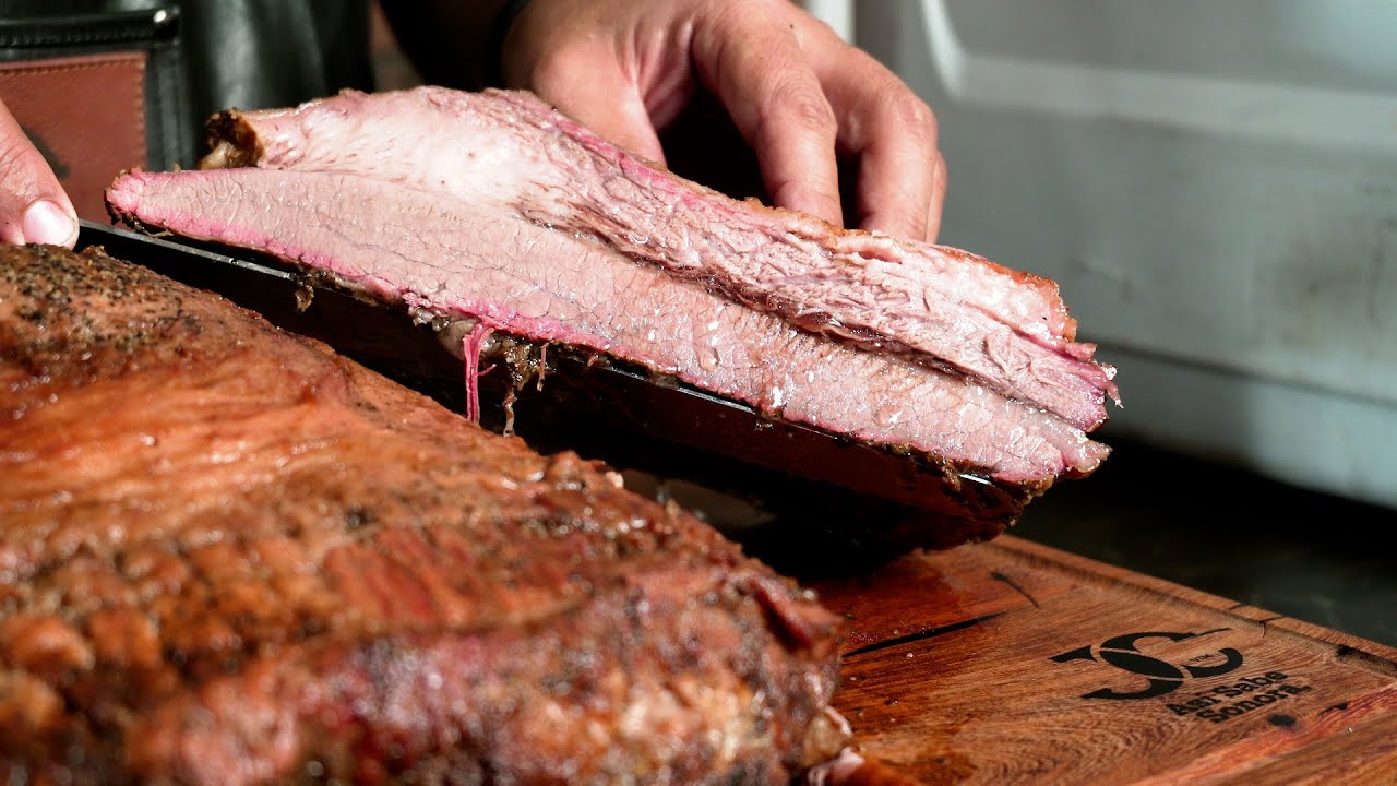 Brisket o pecho de res, prepáralo con la técnica low and slow - YouTube