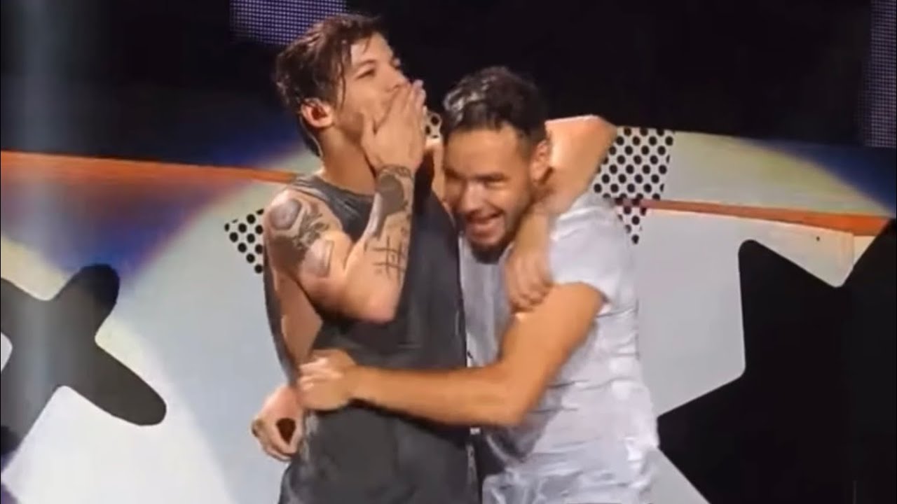 Liam and Louis water and banana Fight | One Direction Edit - YouTube