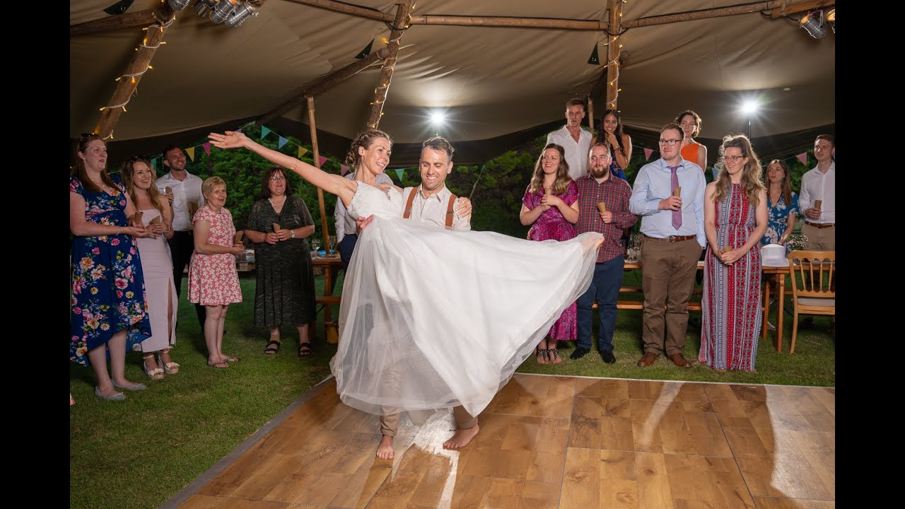 Charlotte & Tait First Dance :) - YouTube