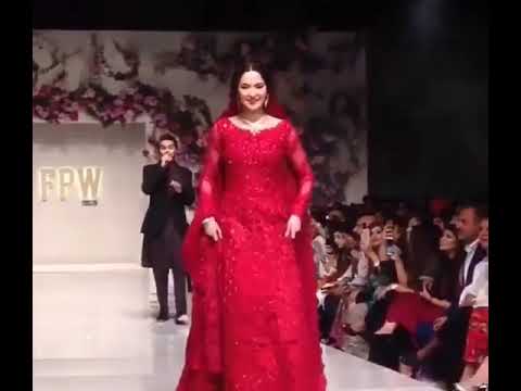 Hania amir and asim azhar ramp walk ️ - YouTube