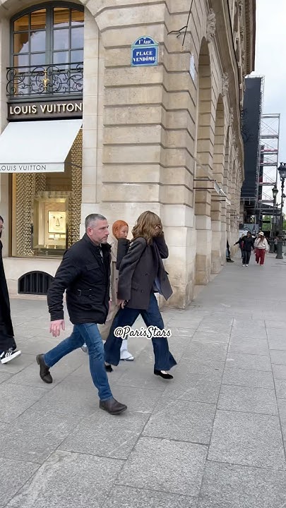 BLACKPINK's Lisa spotted shopping in Paris today #lisa #blackpink # ...