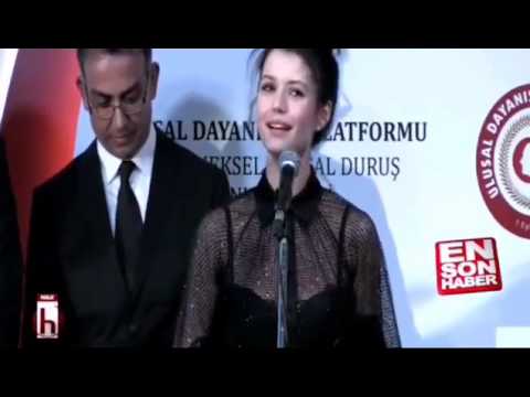 Beren Saat: Vatan hainliğinden, Ulusal Duruş Onur Ödülü'ne varan...