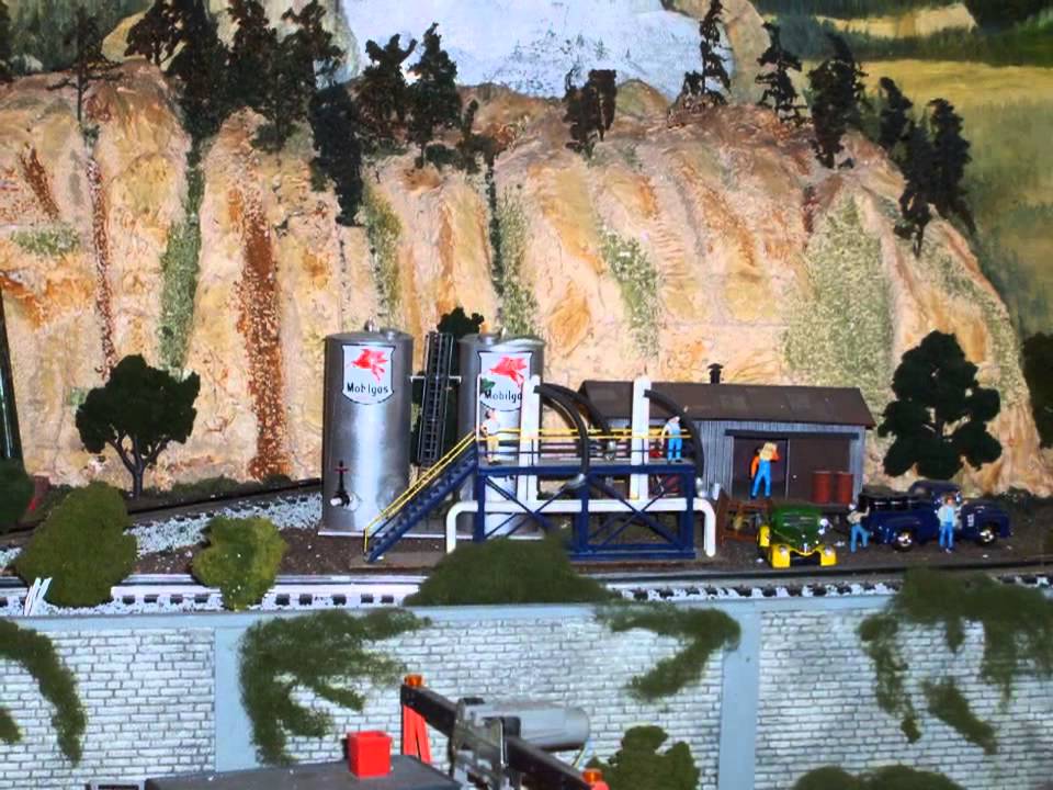 LIONEL O GAUGE HUGE TRAIN LAYOUT SLIDE SHOW HD - YouTube