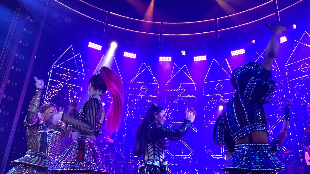 The Mega SIX - Front Row - SIX The Musical - London 26th October 2023 ...