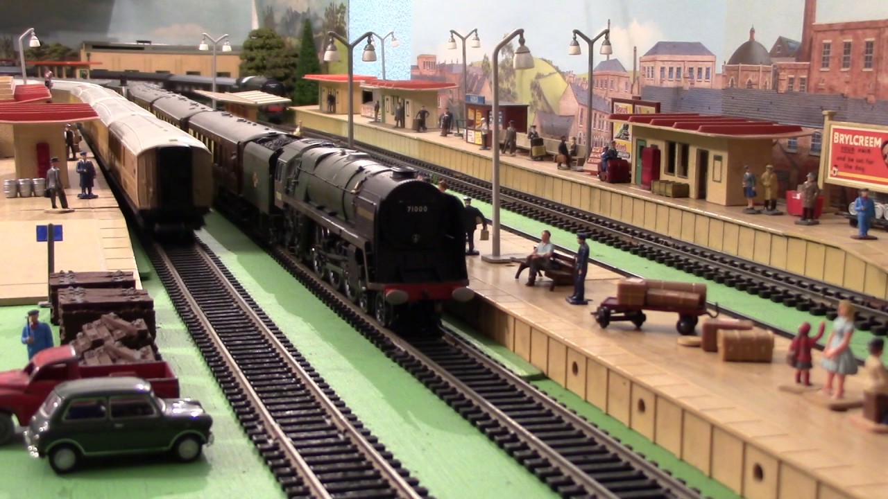 BRITANNIA WHITE ROOF RUN ON 6 COACH ROYAL TRAIN, TRIANG BRITANNIA ...