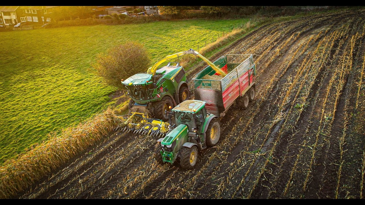 John Deere 9800i chopping maize (4K) - YouTube