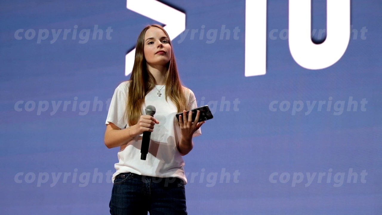 Famous Russian blogger and vlogger Sasha Spilberg - YouTube