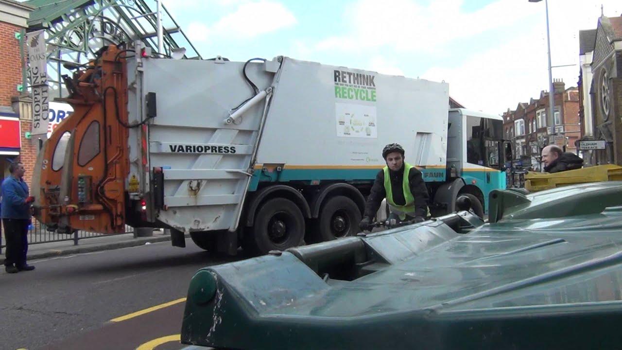 (HD) Bin Lorry Fail Causing Massive Traffic Jam In Acton High Street ...