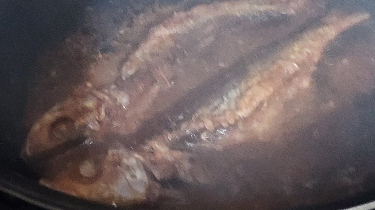 nag prito ng tuyo/Sunog#tuyo#dried fish - YouTube