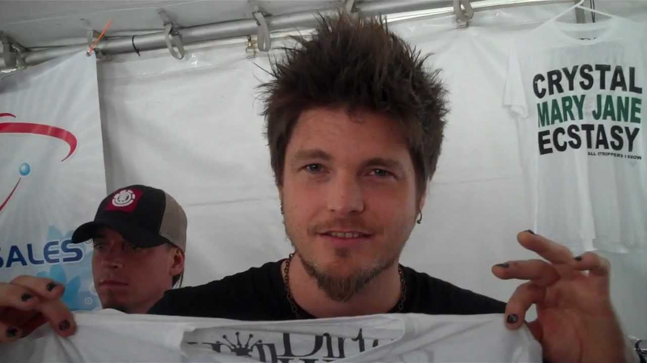 Crossfade - Lead Singer picks out Dirtee Hollywood Clothing - Backstage ...