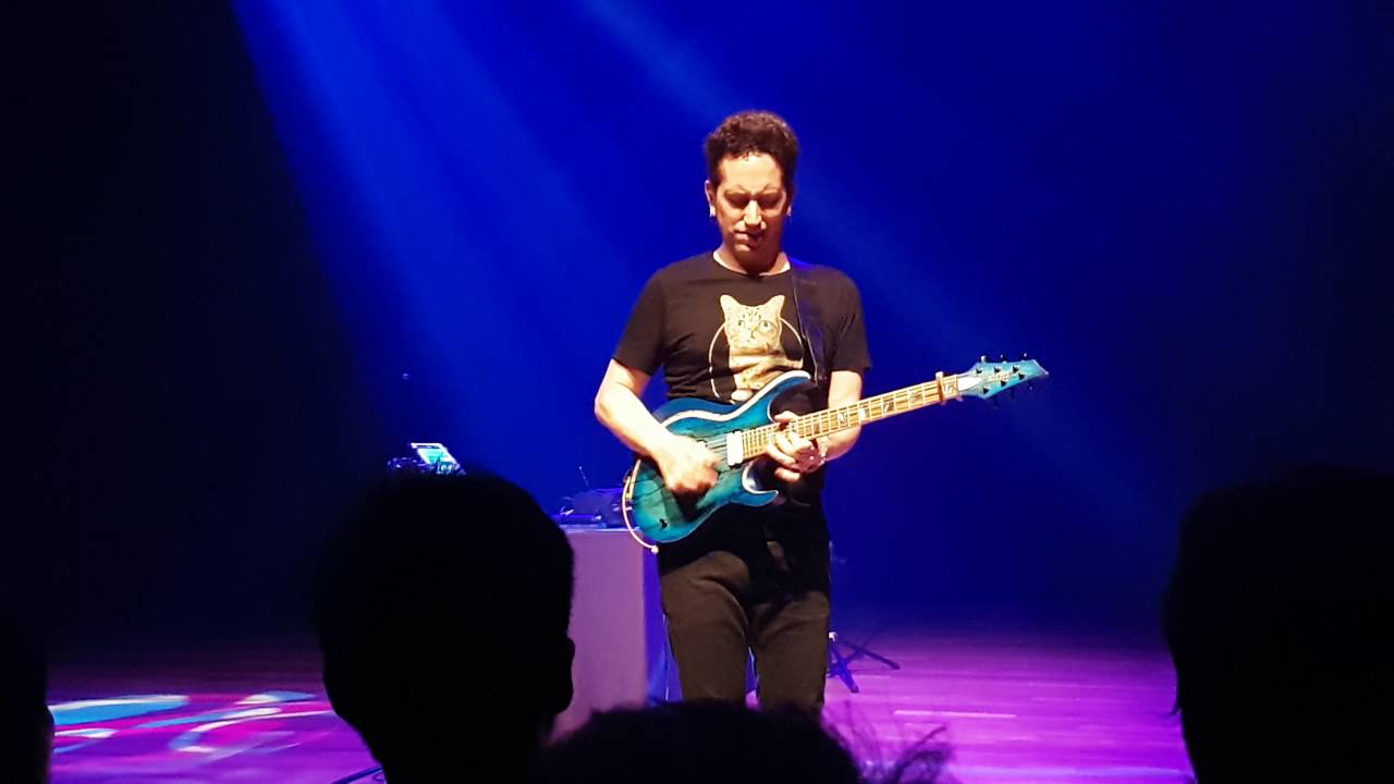 Neil Zaza Purple Rain (live in Singapore 2016) - YouTube