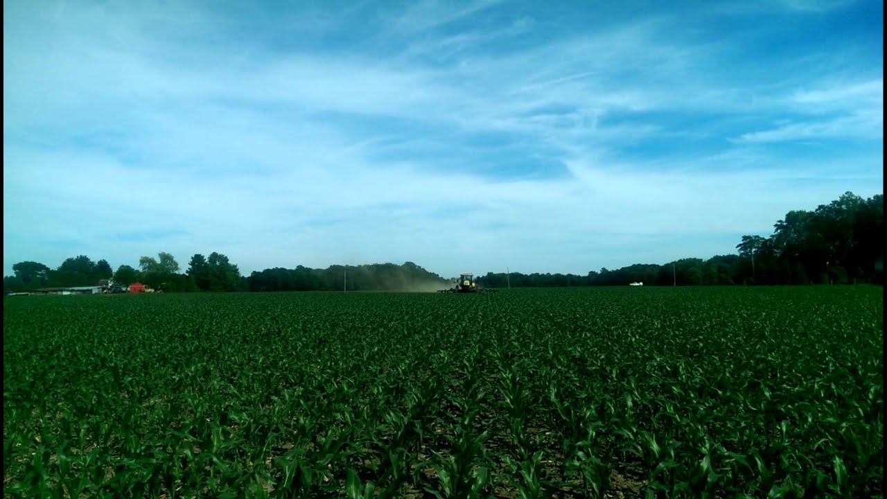 Side dressing 20" corn with NH3 @ 10 mph - YouTube