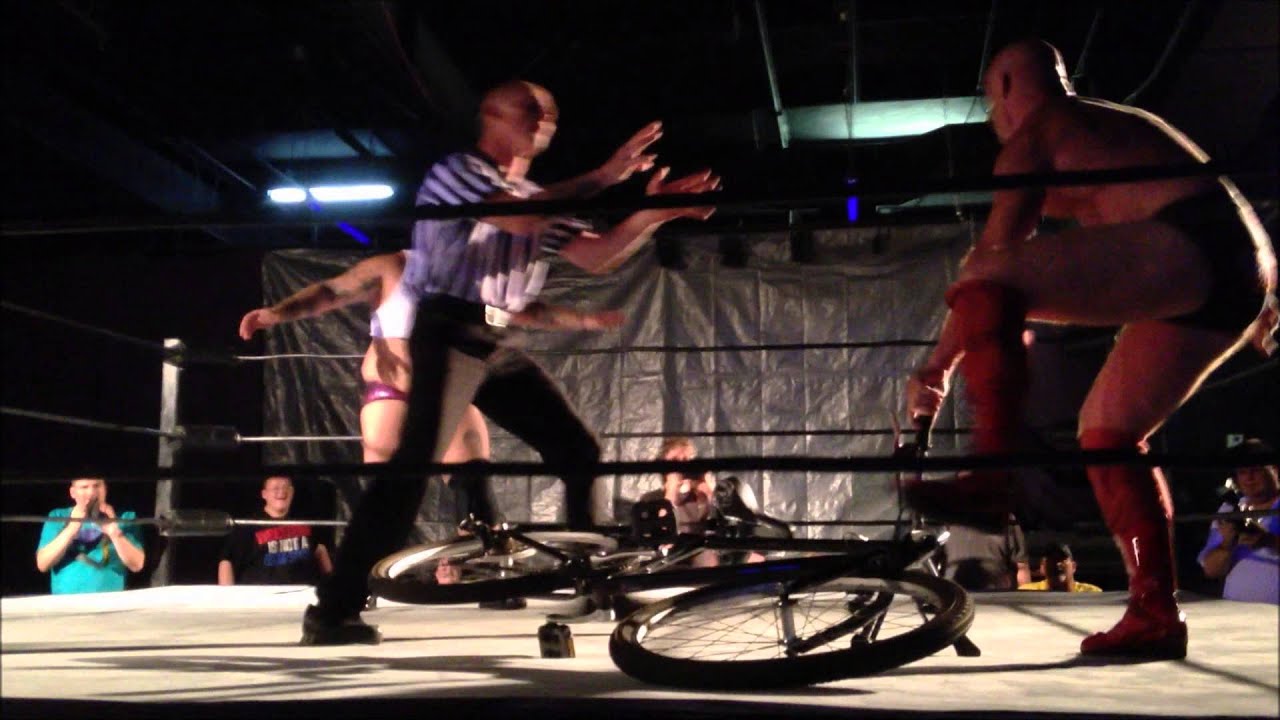 "The Party Manimal" Zane Riley vs Jake Manning (FAN CAM) - YouTube