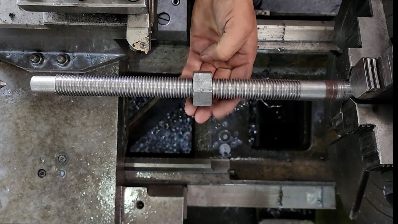 Long screw thread machining using manual Lathe machine - YouTube
