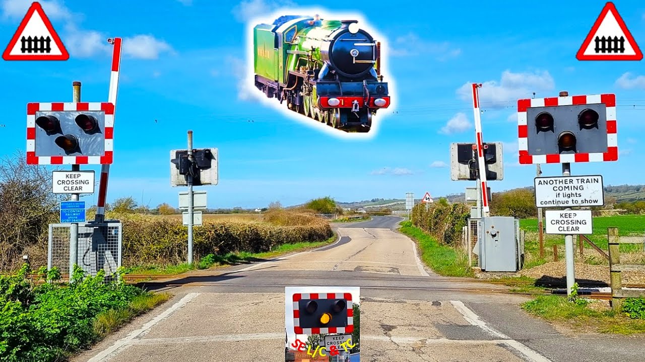 Botolph's Bridge Level Crossing, Romney, Hythe & Dymchurch Railway ...