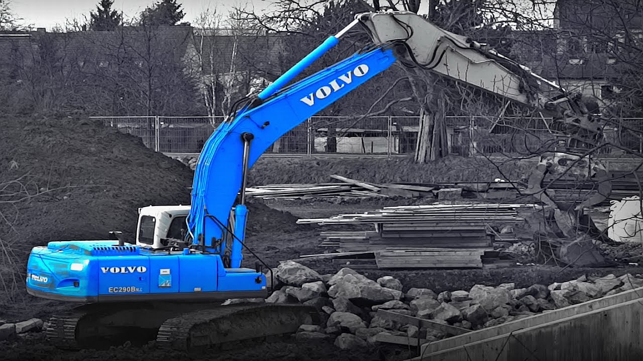 Volvo Bagger im Einsatz Volvo Digger in Action - YouTube