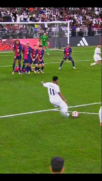 🔥 Rodrygo Free-Kick = PURE MAGIC! - YouTube