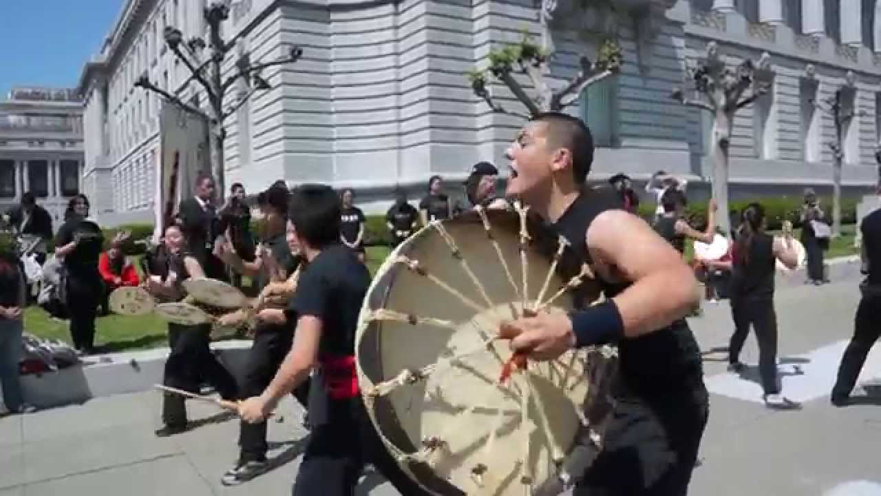 SF Taiko Dojo Rehearse Before Cherry Blossom Parade 2014 - YouTube