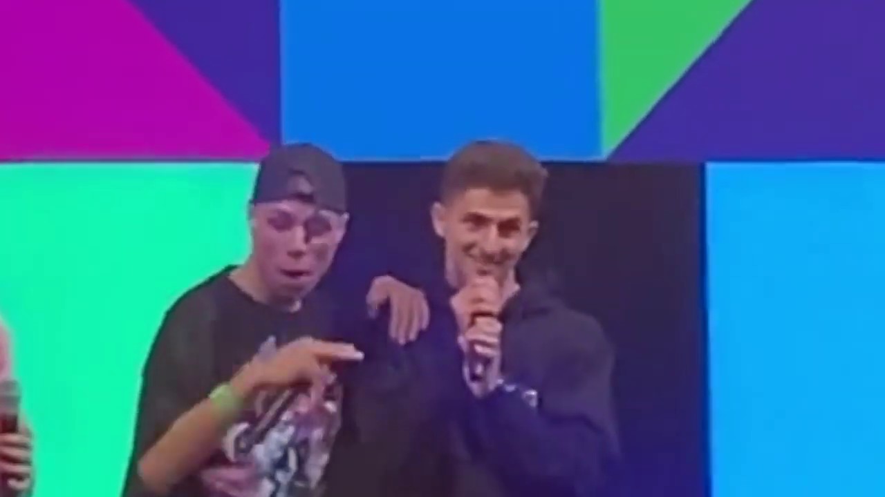 Larray and Twaimz Performance @ Playlist Live 2020 (REUPLOAD) - YouTube