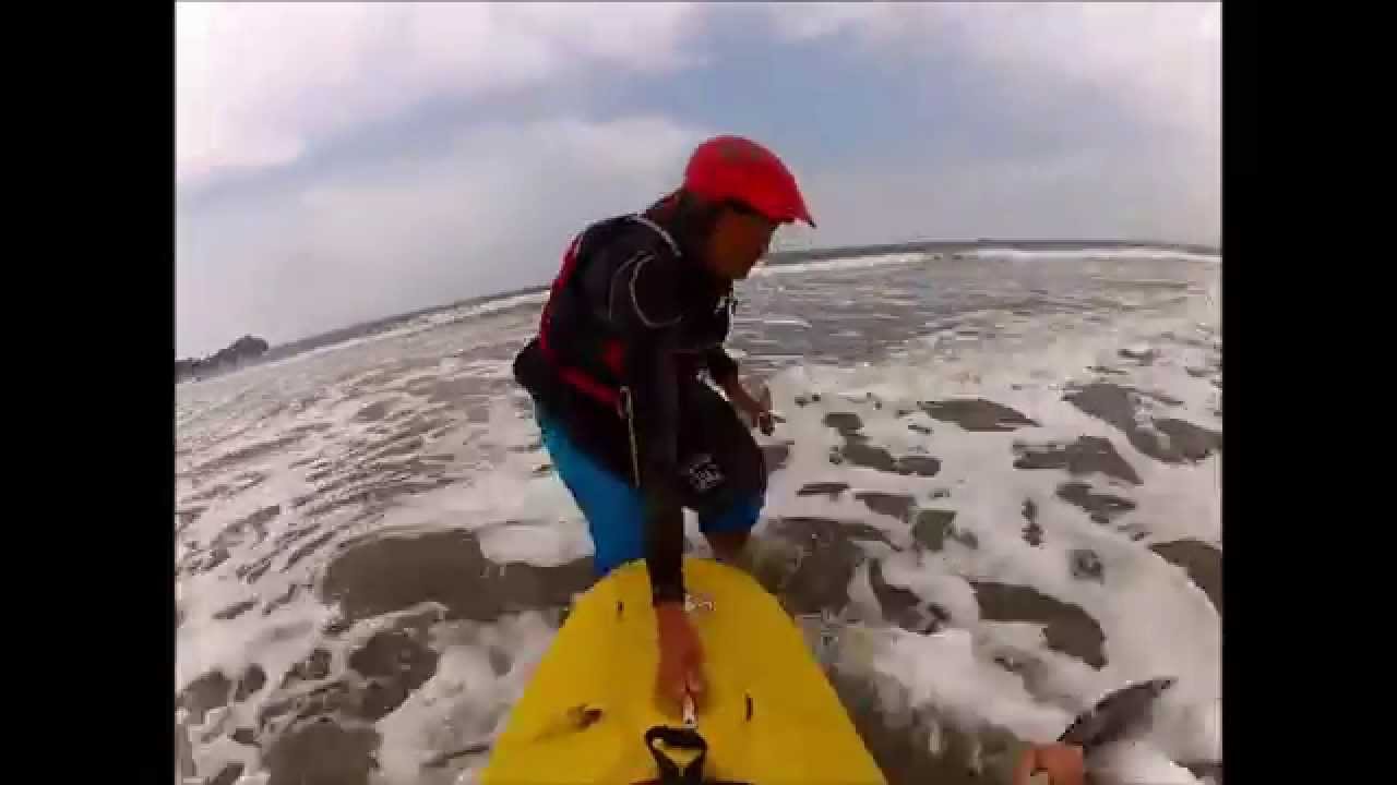 Mompiche / Ecuador - Kajak Surfen am Pazifikstrand - YouTube