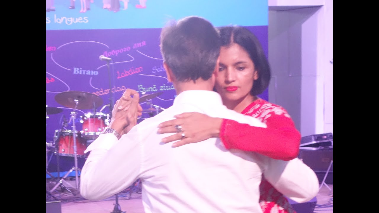 Tango performance in Delhi - YouTube