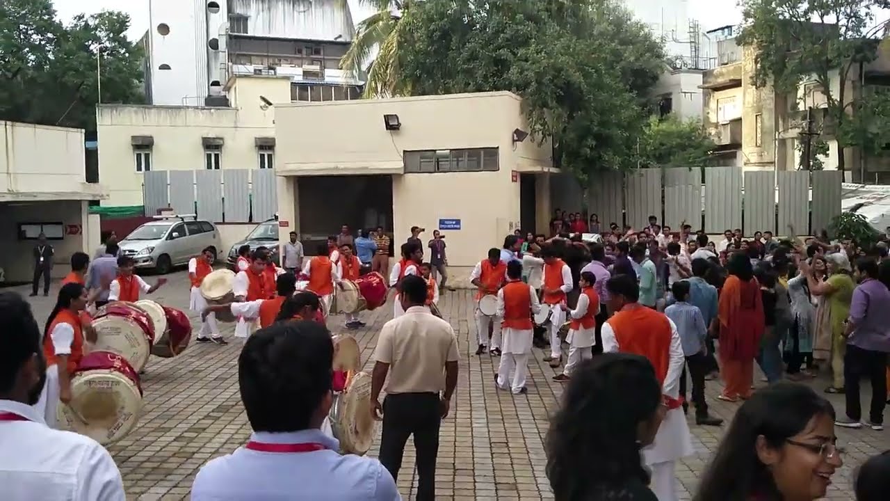 Dhol Tasha at TechMahindra Sharda Center - YouTube