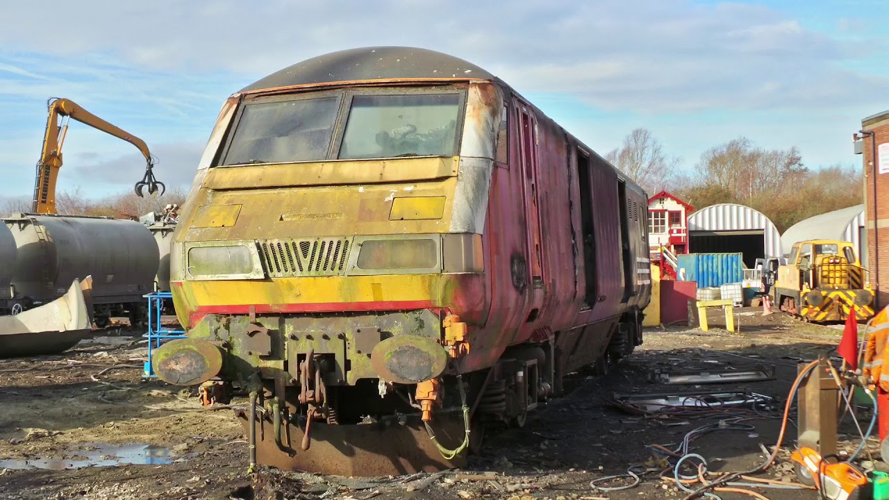 Trains at the scrap yard - YouTube