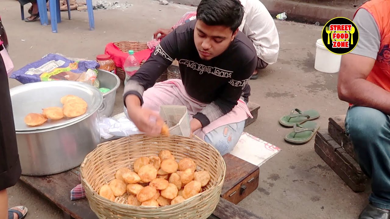 5 Poori + Aloo Curry Rs 15 Only | Cheapest Poori in Kolkata | Tiretta Bazaar | Kolkata Street ...
