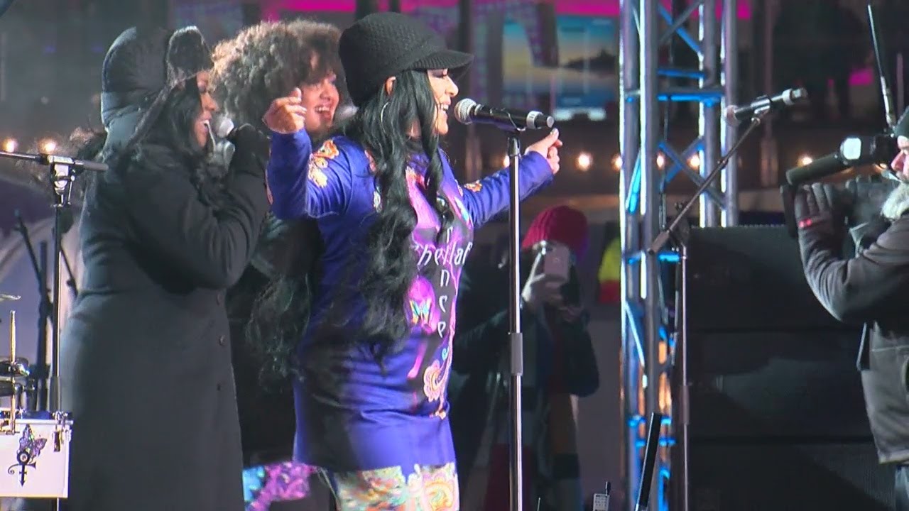 Prince Fans Pack Nicollet Mall For Tribute Concert - YouTube