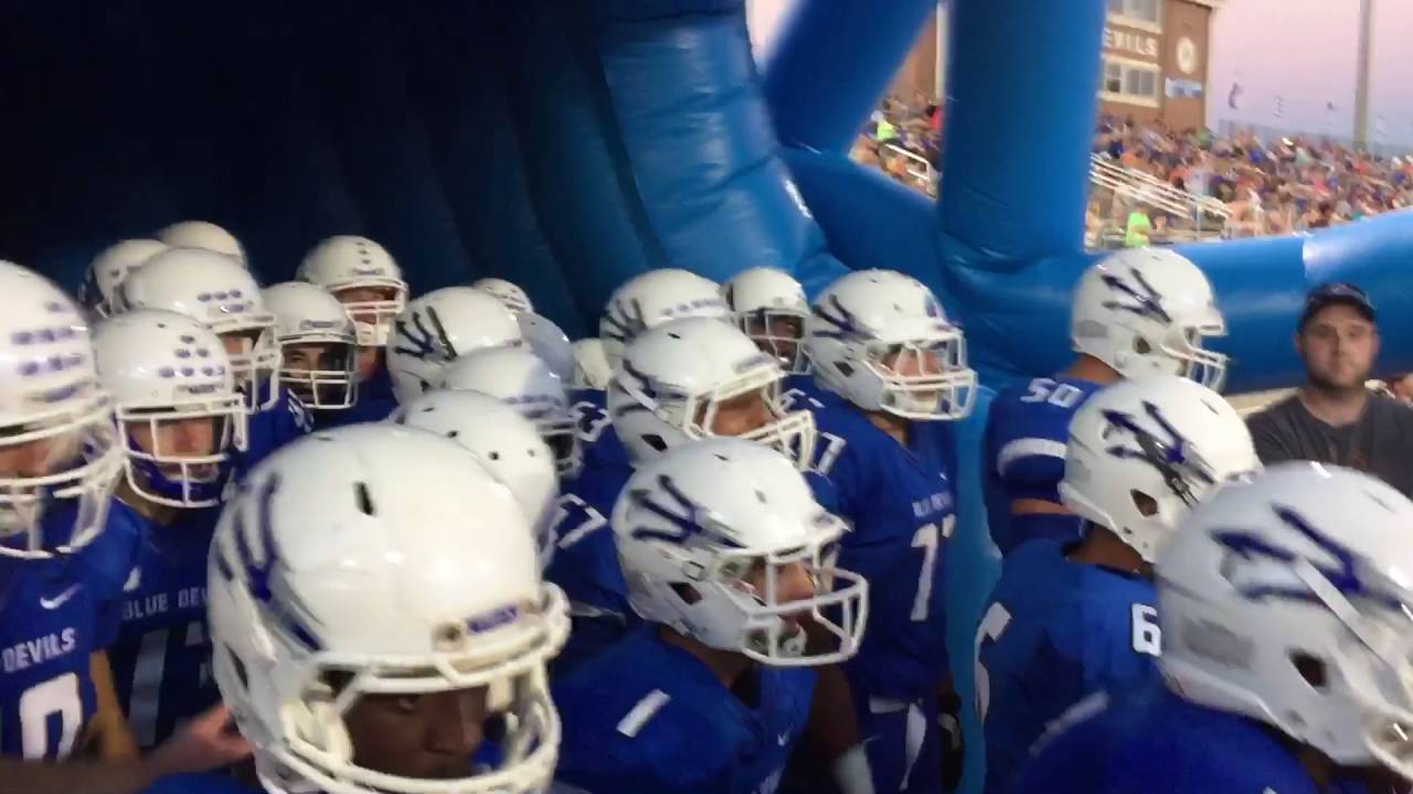 Blue Devils get hyped before taking the field against Bears - YouTube