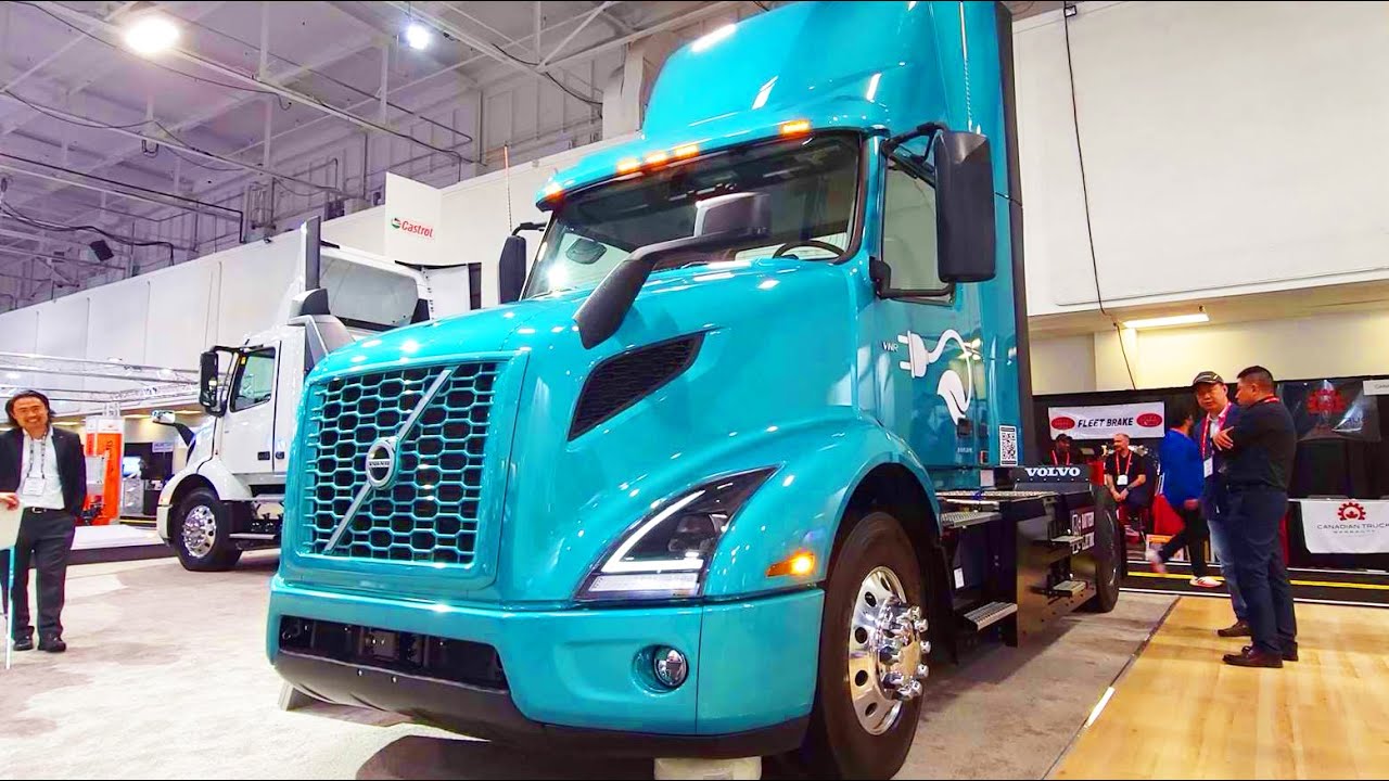 2022 Volvo 670 Tractor