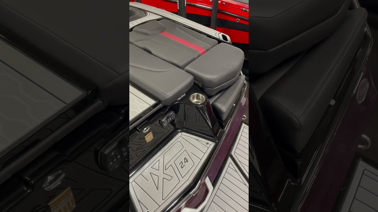 MasterCraft XT24 vs X24 transom lounge - YouTube