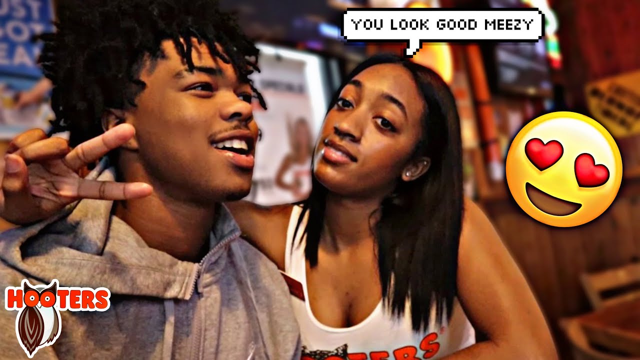 I Rizzed Up A Cute Hooters Waitress😍 Think She Likes Me Youtube